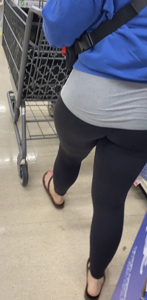 DUKE PAWG Fat Cameltoe in Sandals - Spandex, Leggings & Yoga Pants - Forum