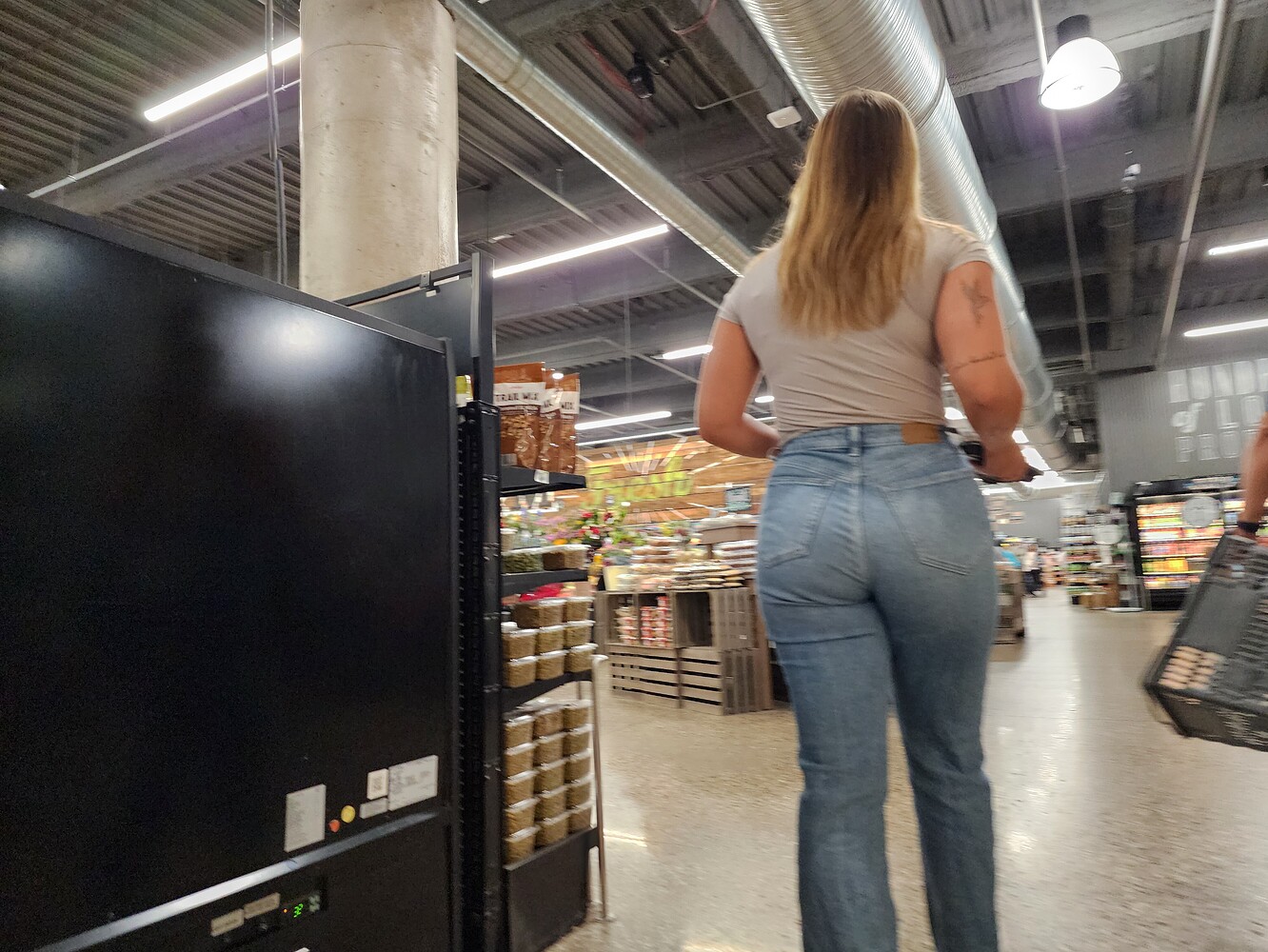 Tight jeans at the grocery store - Tight Jeans - Forum