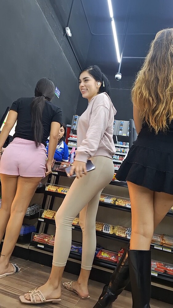 Three beautiful colombians, cheecks, leggings, bending, face, video [OC ...