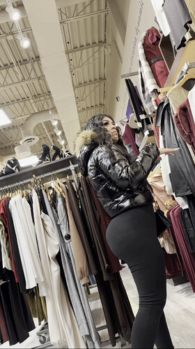 BBL Baddie shopping for clothes (NOT OC) - Spandex, Leggings & Yoga ...