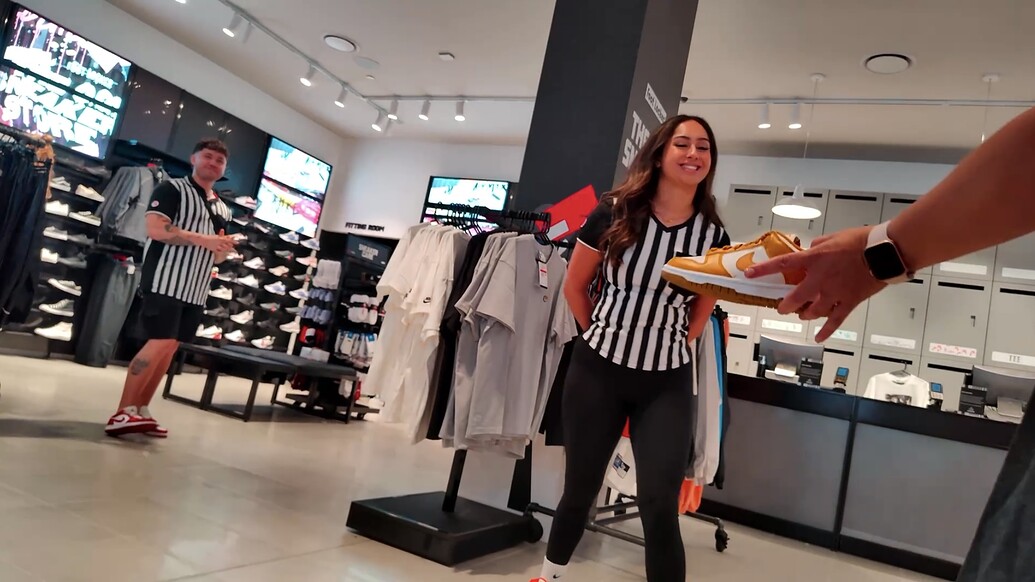 Foot Locker Babe 😋 ️‍🔥 / Not OC - Spandex, Leggings & Yoga Pants - Forum