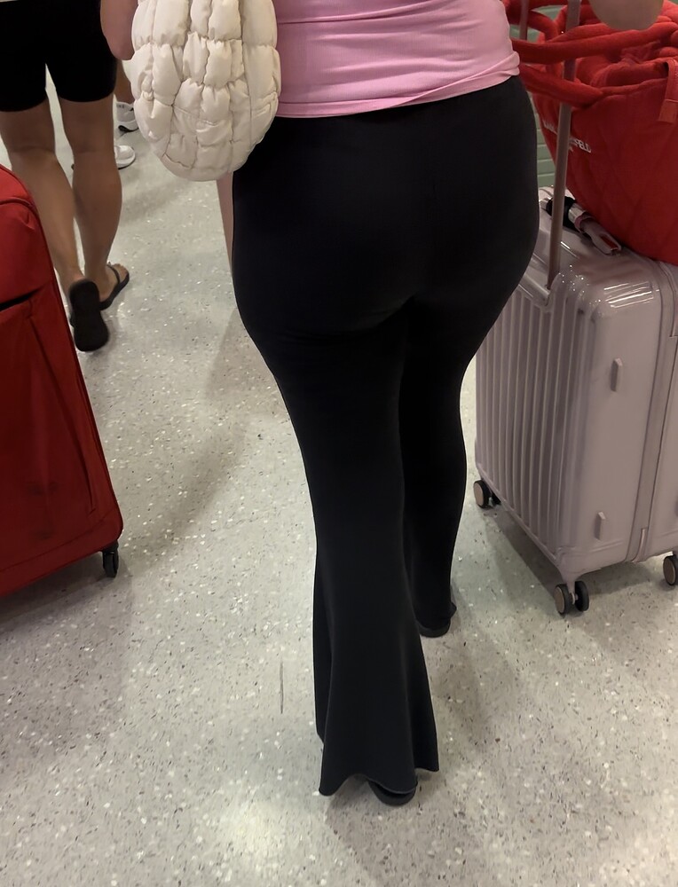 Pawg Gilf With An Amazing Body Ass In Flares With Thong Oc S
