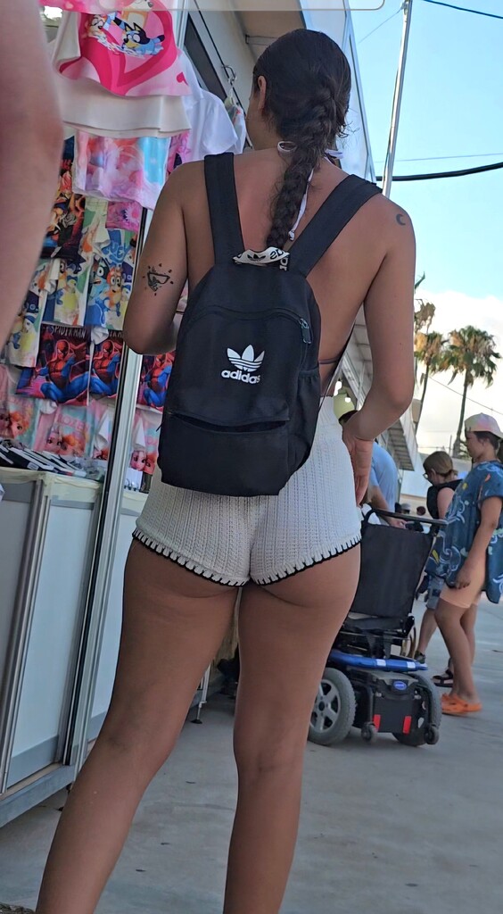 Two chicks showing some cheeks - Short Shorts & Volleyball - Forum