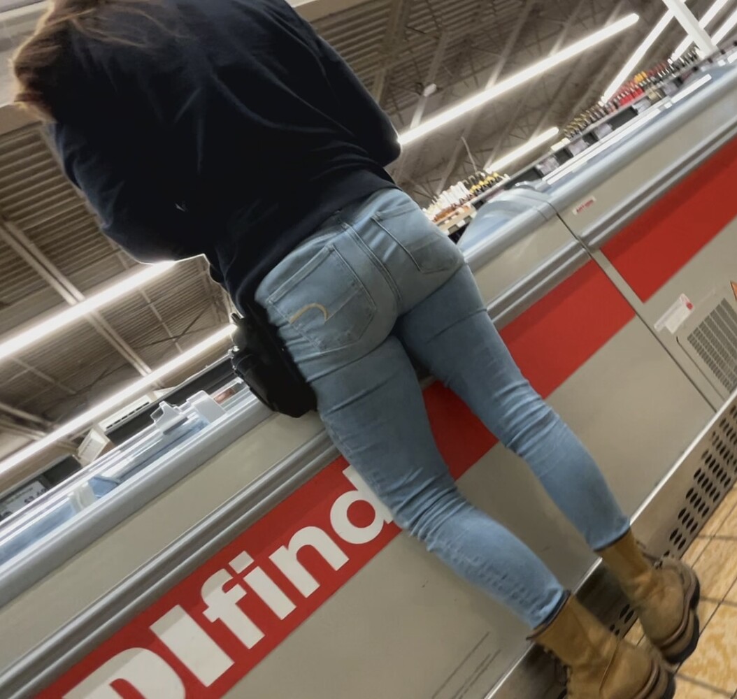Nice Ass In Tight Jeans Bending Over At Grocery Store Tight Jeans Forum