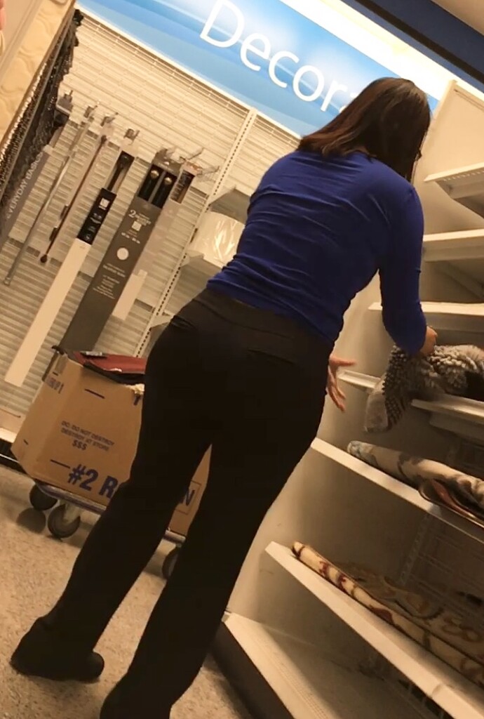 Thick Ass Milf Worker At Ross Kinda Rare Spandex Leggings And Yoga
