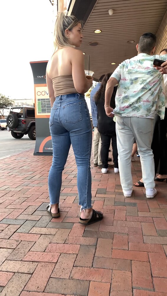 Hottie With A Great Booty… Tight Jeans Forum