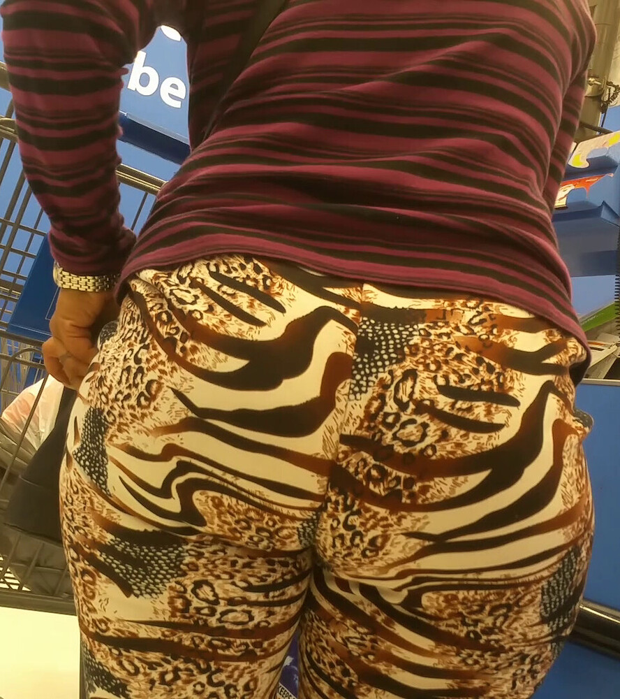 Indian girl checking out items at the cashier (2 clips + 2 videos) - Spandex, Leggings & Yoga ...