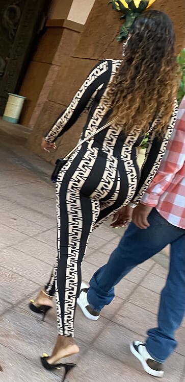 EPIC ass on this beautiful ebony woman - Spandex, Leggings & Yoga Pants ...