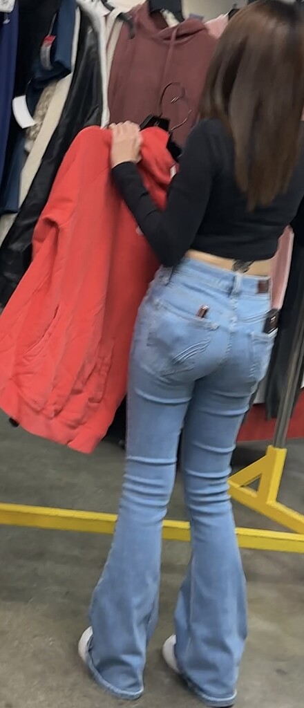 Petite Asian ho showing off tramp stamp & bubble butt - Tight Jeans - Forum