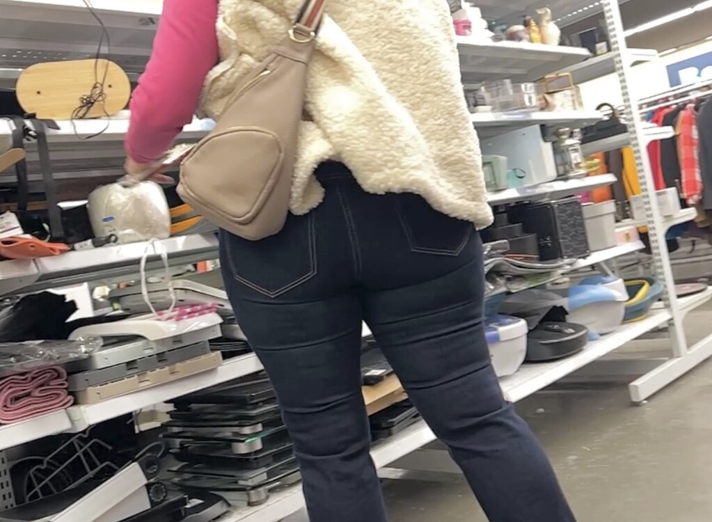 Caught by a caked up mature lady in jeans - Tight Jeans - Forum