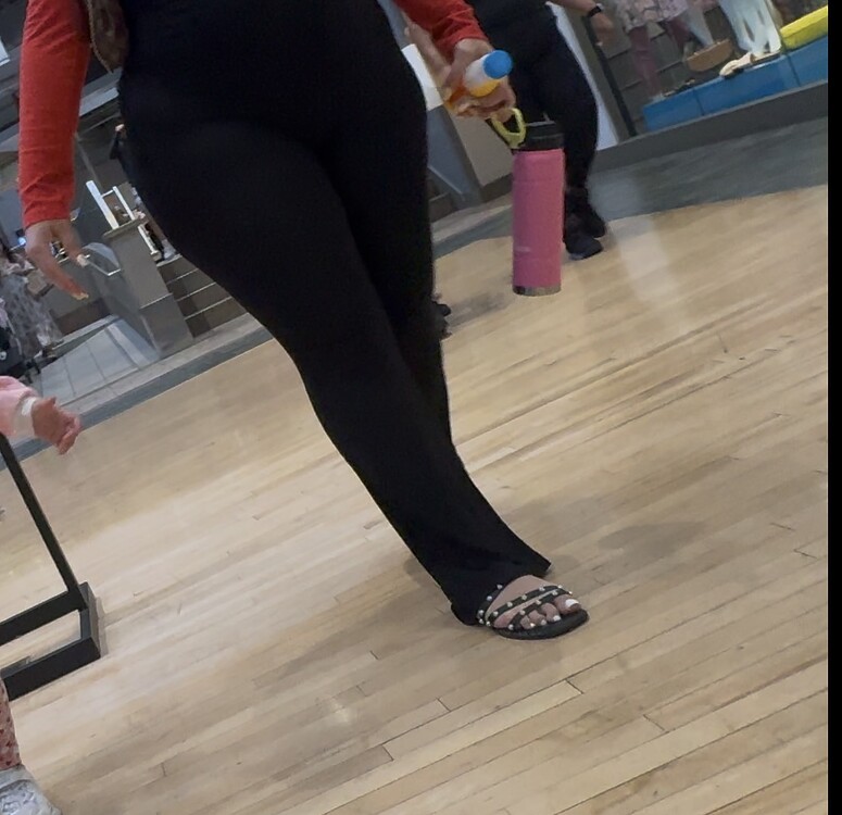 Middle Eastern chick with a crazy turkey 🤤 - Spandex, Leggings & Yoga ...