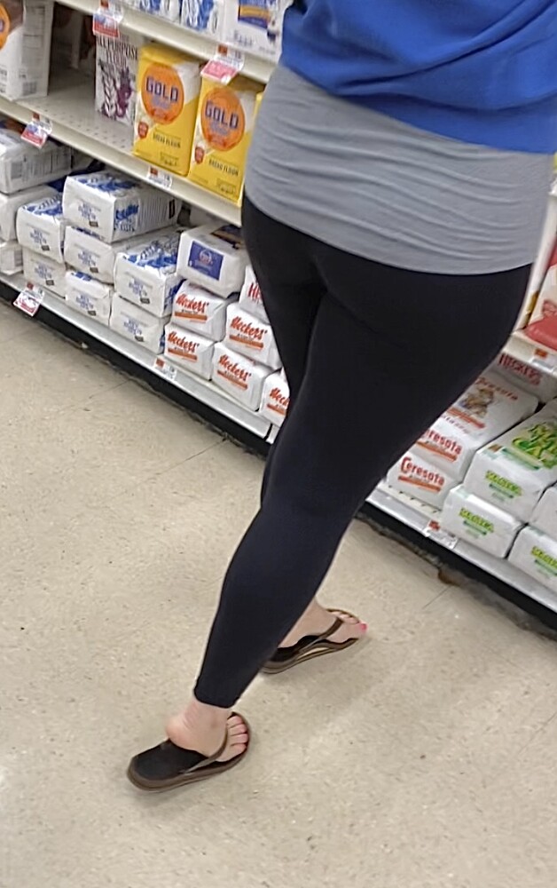 DUKE PAWG Fat Cameltoe in Sandals - Spandex, Leggings & Yoga Pants - Forum