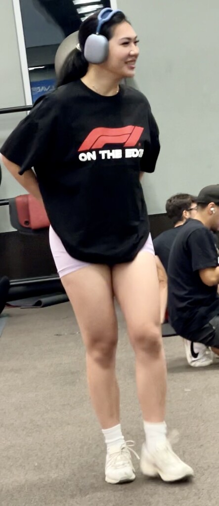 Smiling gym baddie deep squat thicc 🍑🍑🤤 - Short Shorts & Volleyball - Forum