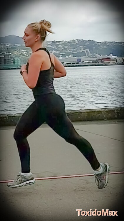 Perfect Running Bubble butt colege blonde caught me - Spandex, Leggings ...