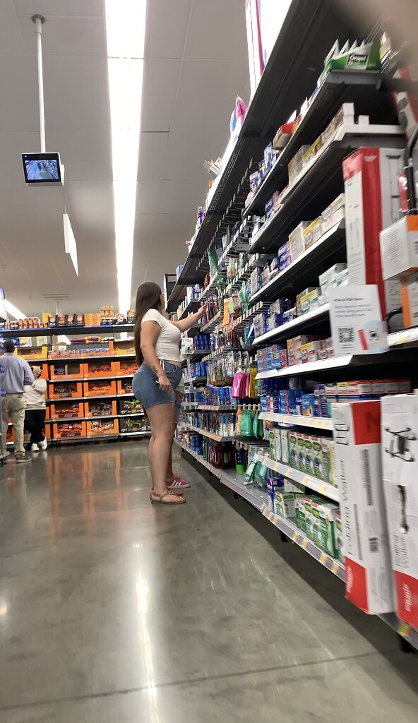 ButterFace Milf nerd with an ASS… 916 - Short Shorts & Volleyball - Forum
