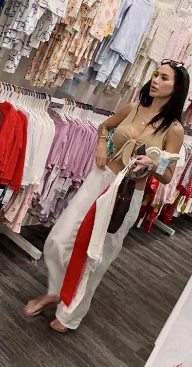 Very sexy skinny milf nice rack - boobs - Forum