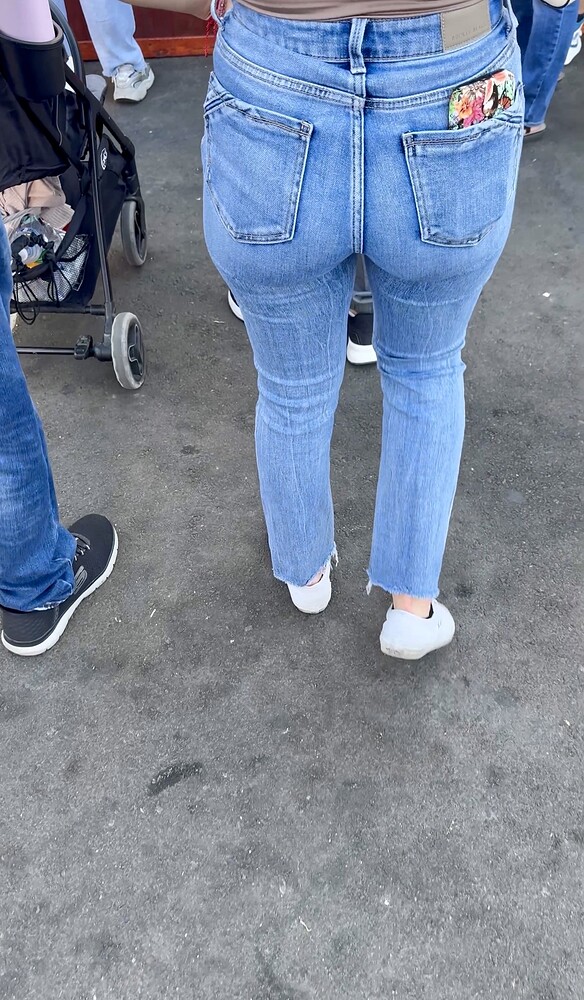 One Of My Best Caps In A While: A Tight Latina OC - Tight Jeans - Forum