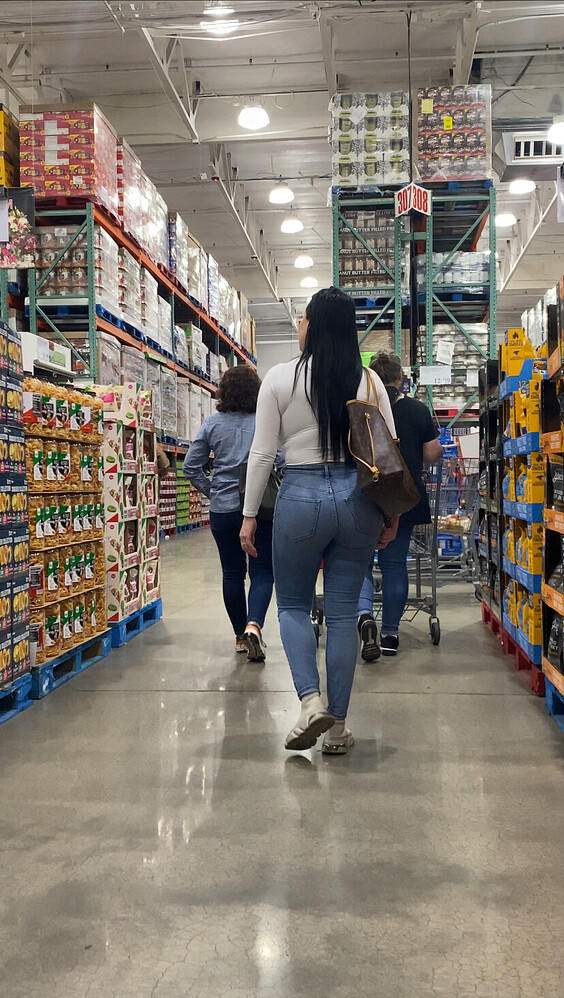 Busty+BBL - Tight Jeans - Forum