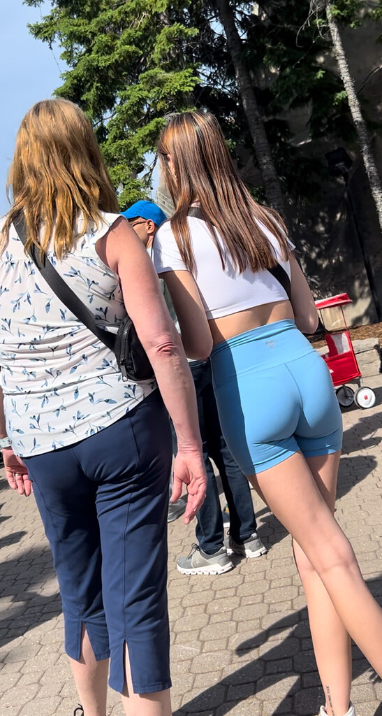 Fit College Girl In Yoga Pants Spandex Leggings And Yoga Pants Forum