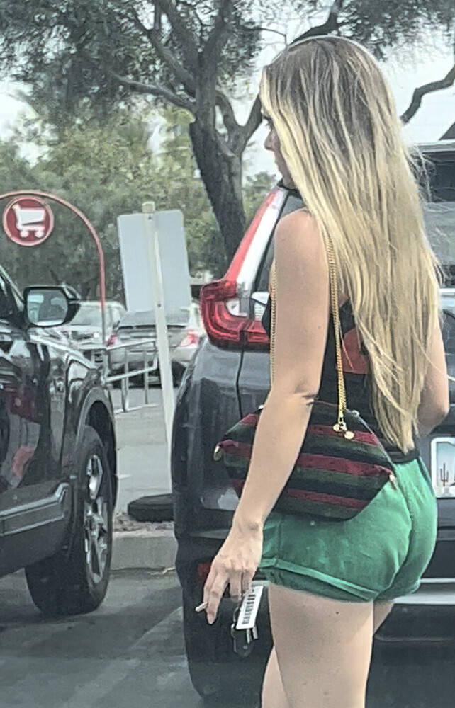 More Car Candids 💎 - Spandex, Leggings & Yoga Pants - Forum