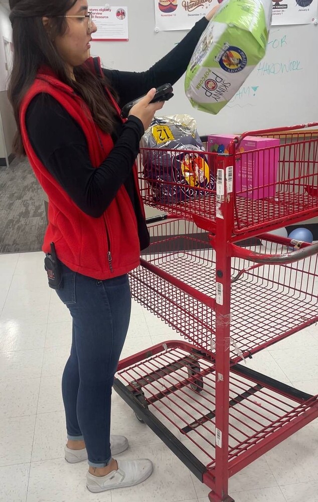 Cute Target employee showing off her nice ass - Tight Jeans - Forum