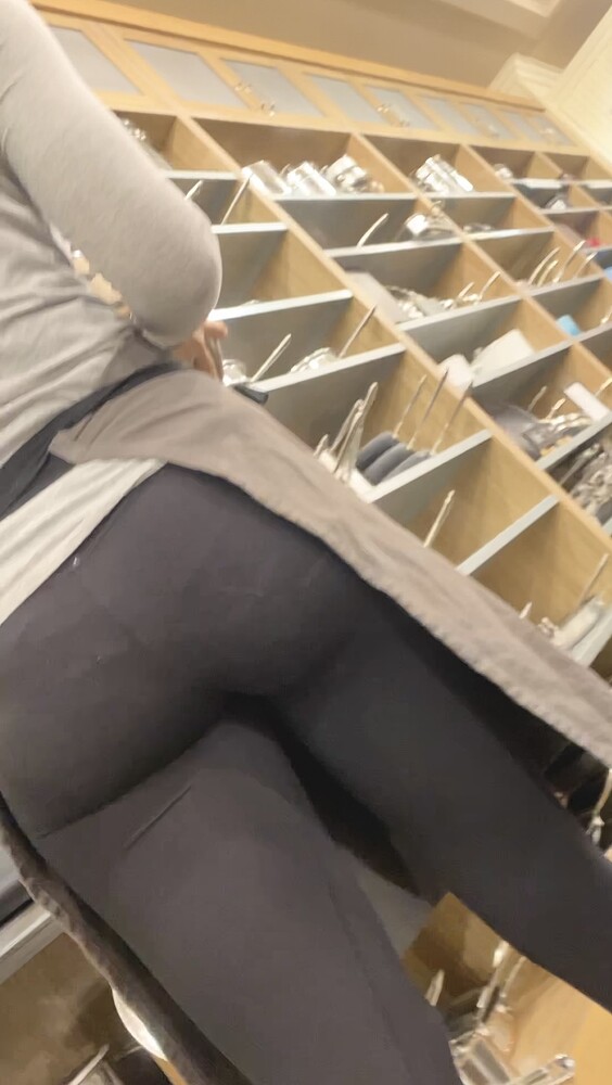 Cute tight butt, with a vpl? - Spandex, Leggings & Yoga Pants - Forum