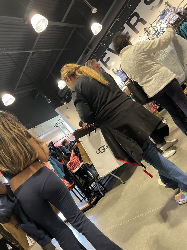 Small but round in leggings with VPL in clothing store (OC) - Spandex ...