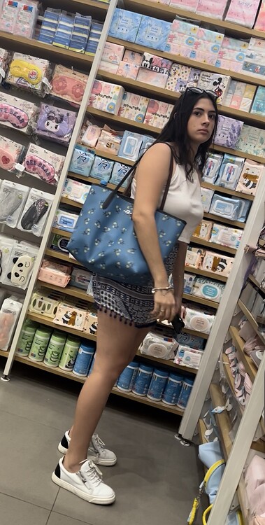 Preppy white mexican girl looking so pretty in her preppy outfit ...