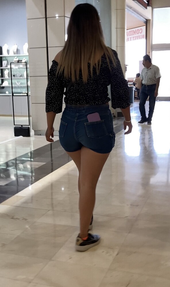 Thick latin girl with shorts - Short Shorts & Volleyball - Forum