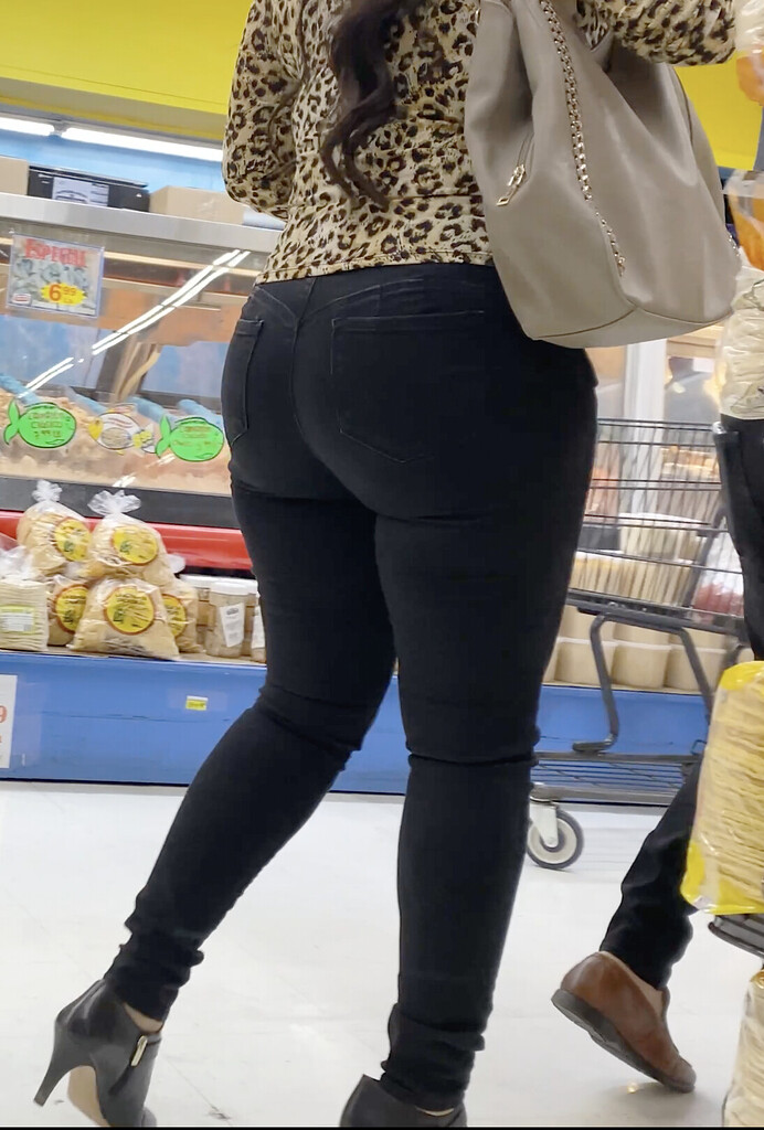 Latin Mami - Tight Jeans - Forum