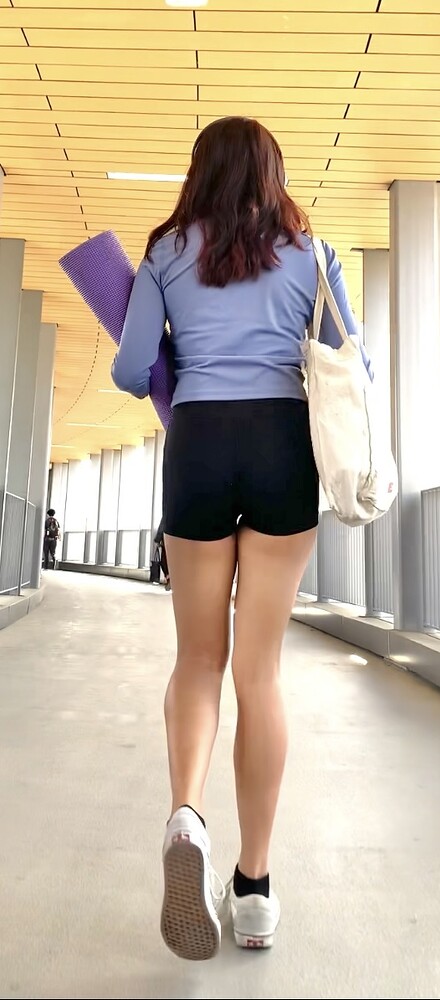 Nice Slim BOOTY walking to yoga class.. VPL - Short Shorts & Volleyball ...
