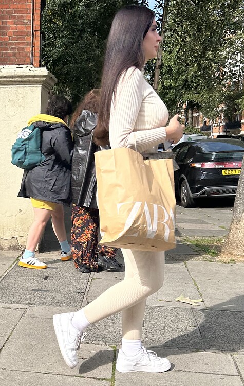 Arab jasmine w/ Bbl in cream leggings looks delicious - Spandex ...