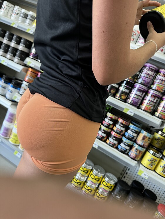 PAWG supplement shop employee with a dumpy - Short Shorts & Volleyball - Forum