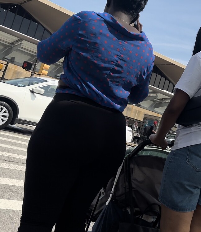 Black Queen with the YAMS in leggings at the airport 🍑( OC , GIFs ...