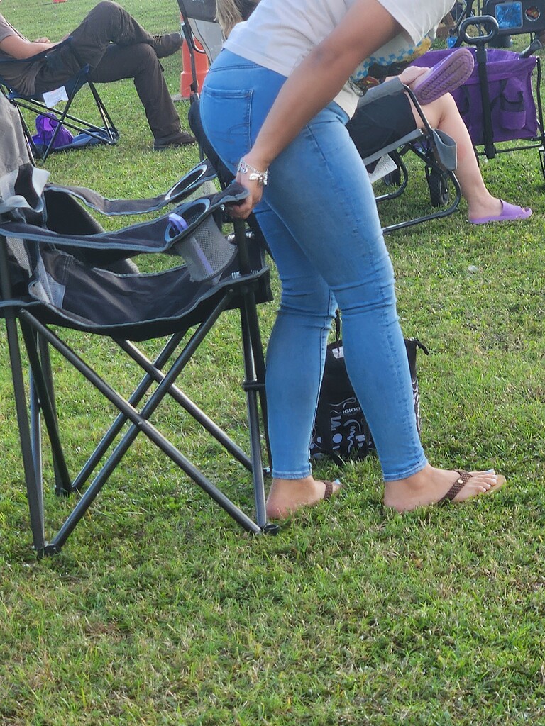 Out In The Wild 64 (Slim Thic Latina Mom Pt.6) - Spandex, Leggings & Yoga Pants - Forum