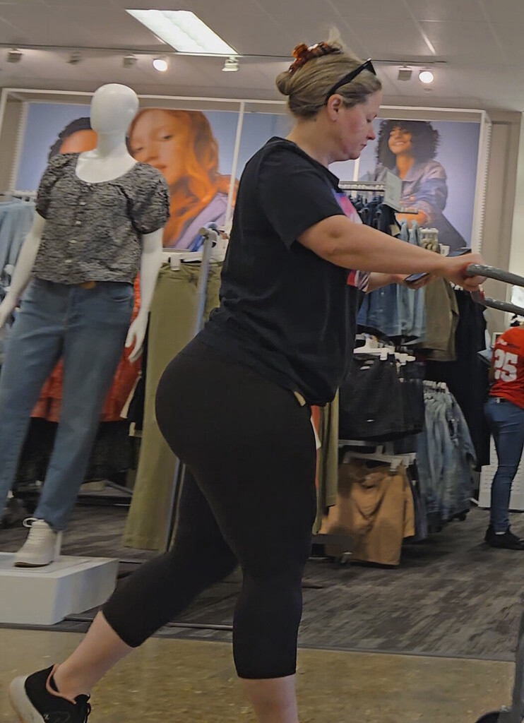 BBW MATURE PAWG MILF stuffed in black lululemon leggings - Page 3 ...
