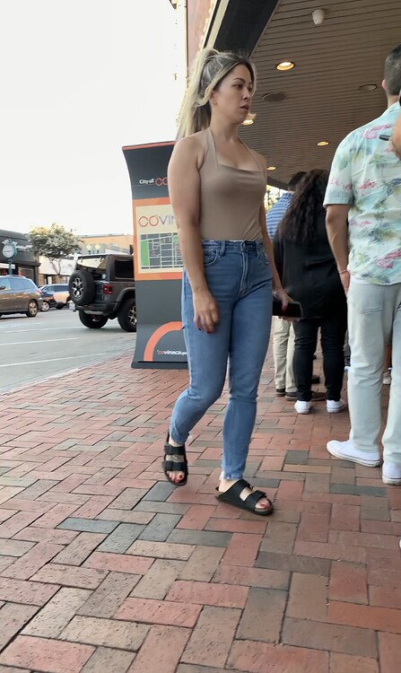Hottie With A Great Booty… Tight Jeans Forum