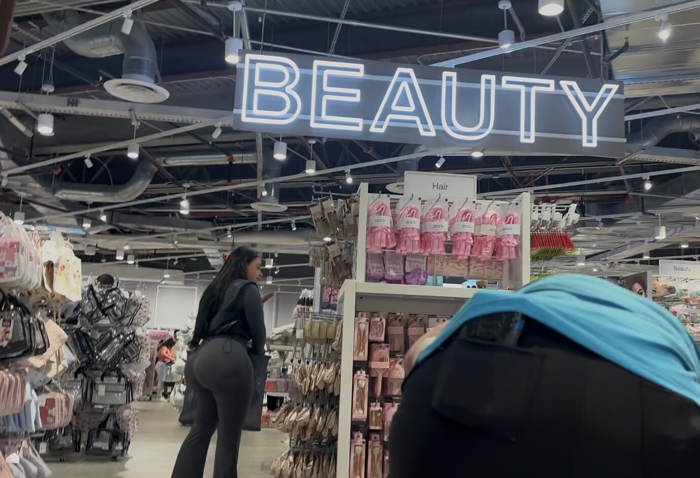 Lob-sided BBL Queen - Spandex, Leggings & Yoga Pants - Forum