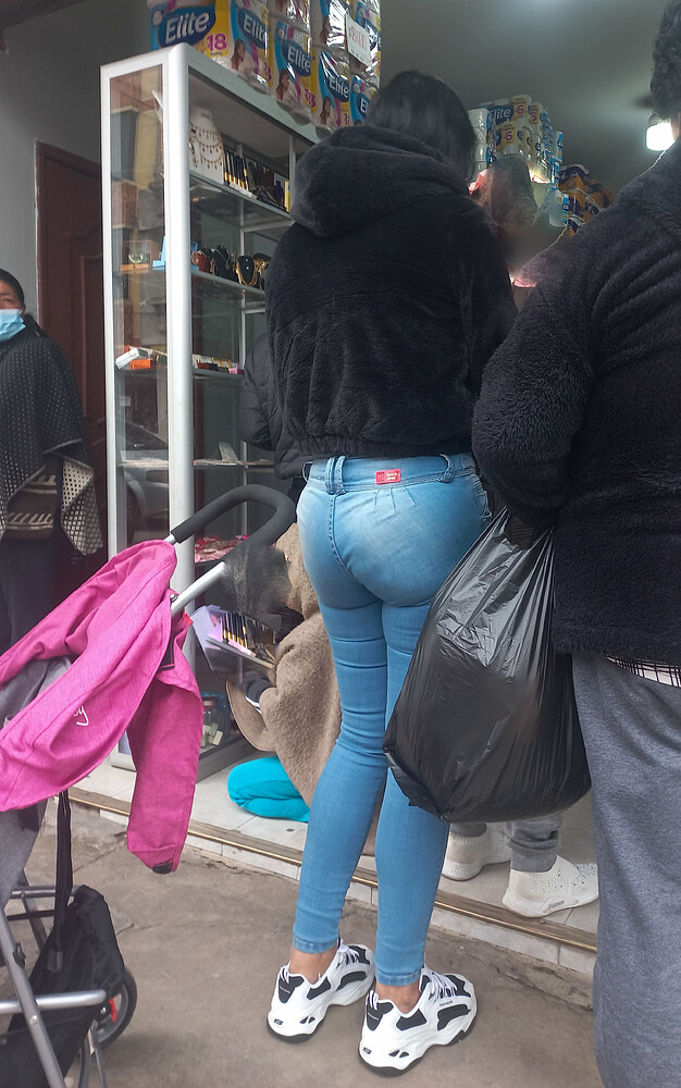🍑 Nalgas paradas en jeans ajustados 🍑 - Tight Jeans - Forum