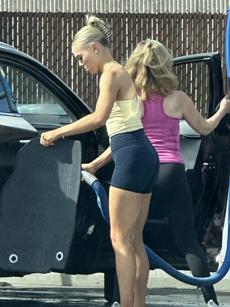 INCREDIBLE blonde college teen in biker shorts bending over washing her ...