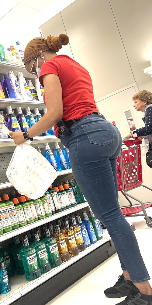 Biggest ass I’ve seen for target worker - Tight Jeans - Forum