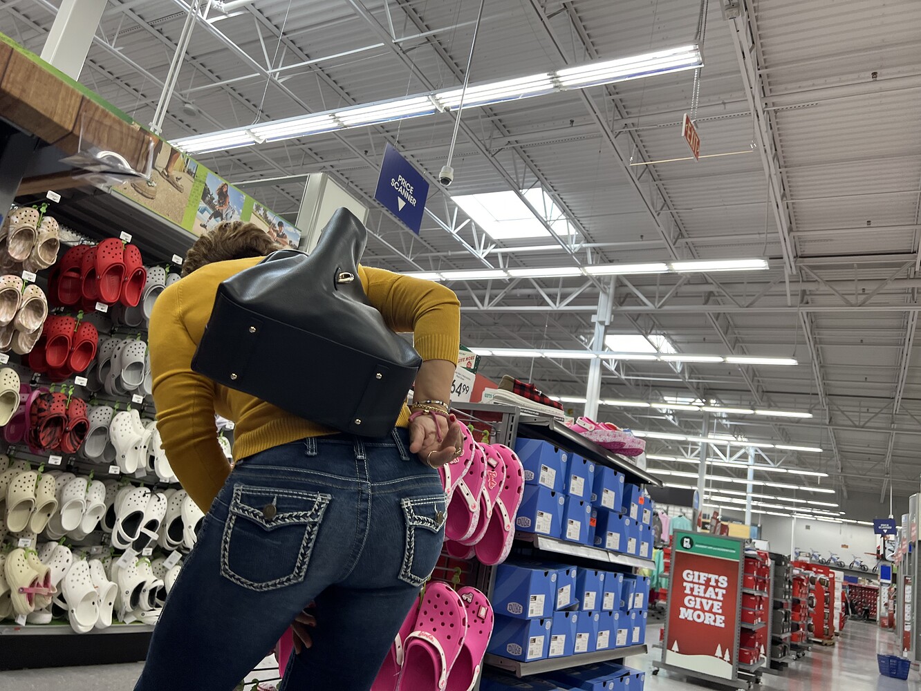 Older Mexican Milf Vtl Nice Ass Big Tits Tight Jeans Forum