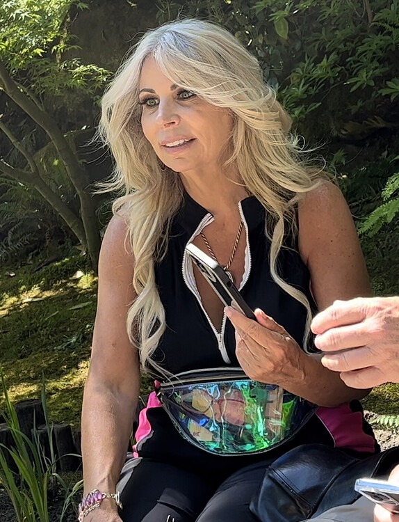 Sexy GILF Trophy Wife - gilf - Forum