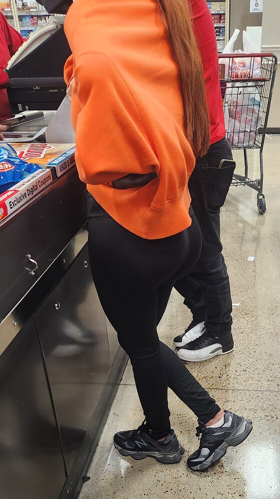 Out In The Wild 53 ( BBL on a tiny latina) - Spandex, Leggings & Yoga ...