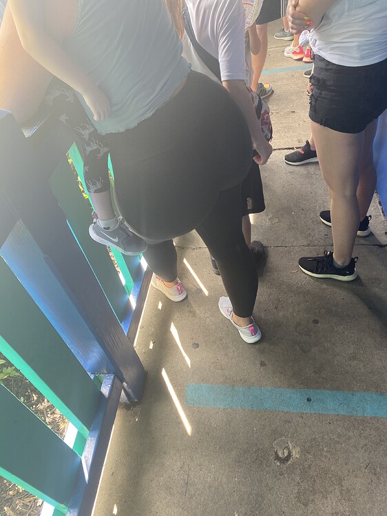 Thicc Milf In Line Spandex Leggings And Yoga Pants Forum