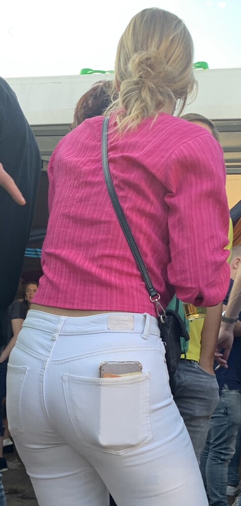Blond In White Tight Jeans Very Hot Tight Jeans Forum
