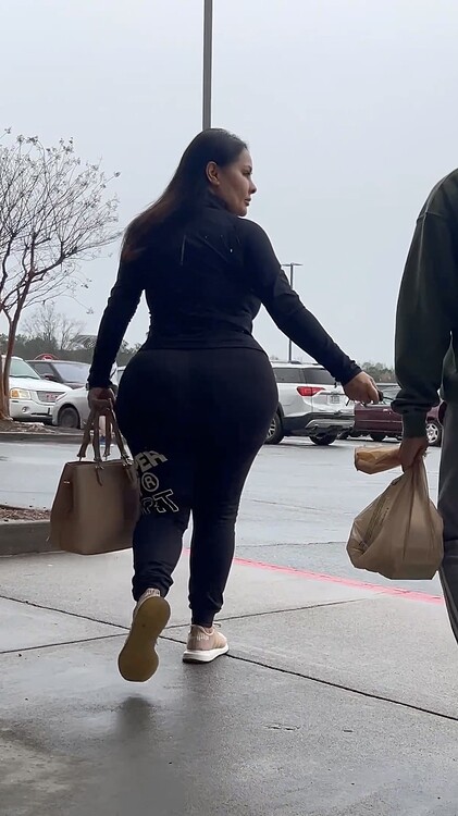 Ridiculous BBL Latina milf - Spandex, Leggings & Yoga Pants - Forum