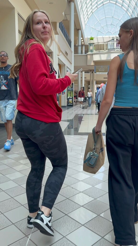 Blonde Pyt Catches Me Recording Her Jiggly Booty Spandex Leggings