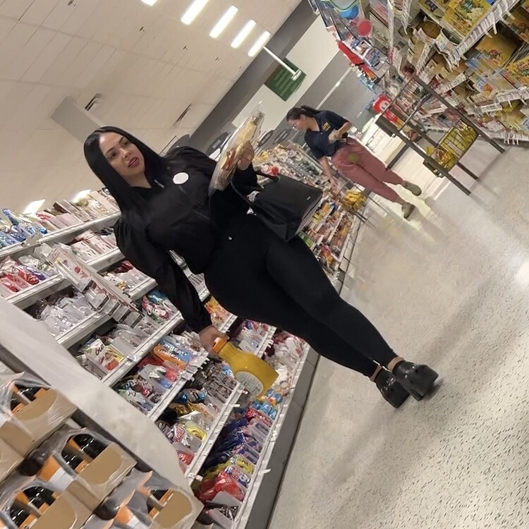 Unreal Latina baddie BBL Hourglass Figure - Spandex, Leggings & Yoga ...