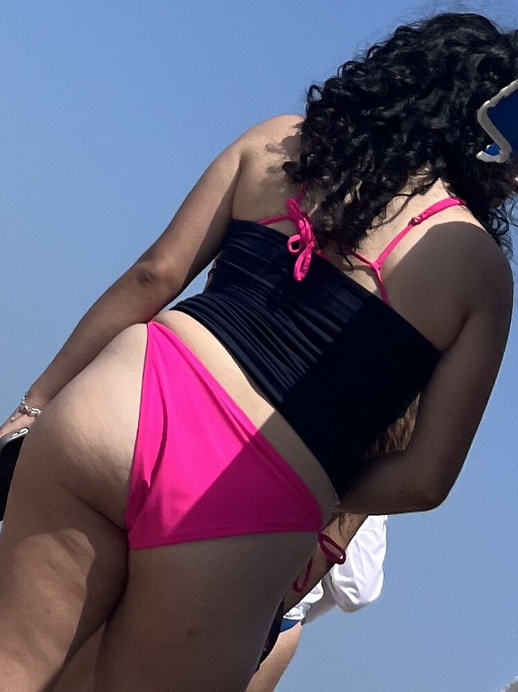 Fine ass Latina in bikini great ass. OC - Beach & Bikini - Forum
